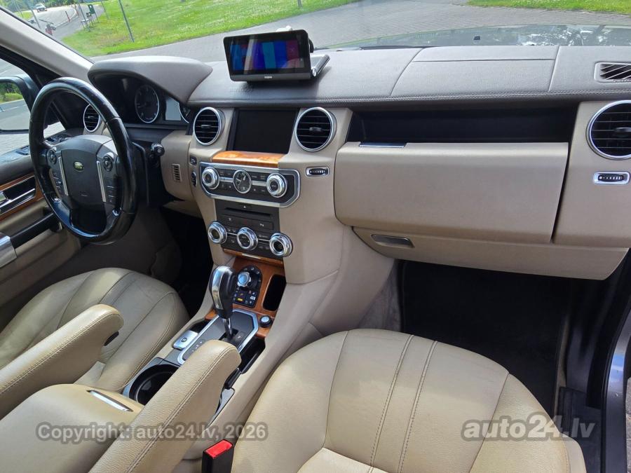 Pelēks Land Rover Discovery 2010 Tallina, ar dzinēja tilpumu 3.00 L un nobraukumu 275 tūkst. km par 5990 €, foto 11 vietnē AUTOMOTO.COM.LV