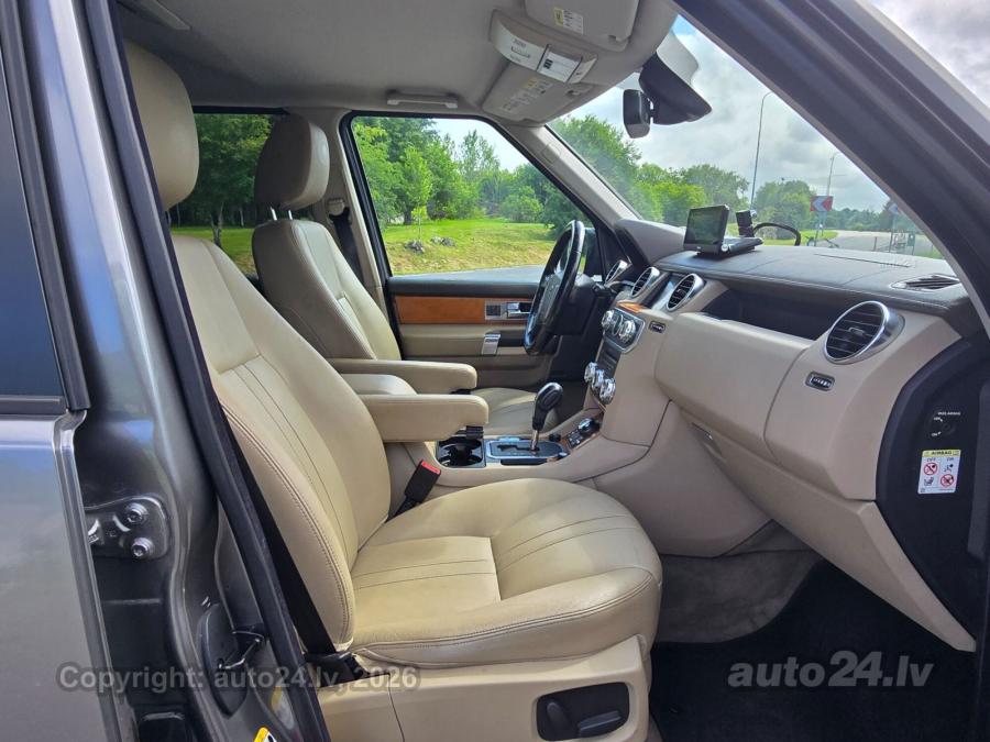 Pelēks Land Rover Discovery 2010 Tallina, ar dzinēja tilpumu 3.00 L un nobraukumu 275 tūkst. km par 5990 €, foto 13 vietnē AUTOMOTO.COM.LV