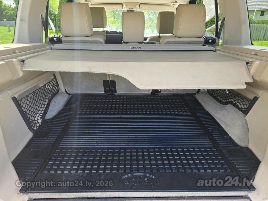 Pelēks Land Rover Discovery 2010 Tallina, ar dzinēja tilpumu 3.00 L un nobraukumu 275 tūkst. km par 5990 €, foto 30 vietnē AUTOMOTO.COM.LV