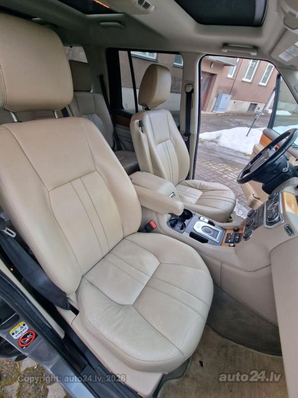 Pelēks Land Rover Discovery 2011 Tallina, ar dzinēja tilpumu 3.00 L un nobraukumu 242 tūkst. km par 9900 €, foto 11 vietnē AUTOMOTO.COM.LV