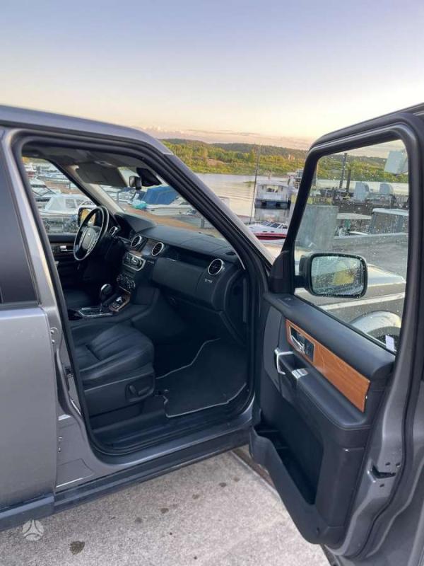 Pelēks Land Rover Discovery 2011 Kauņa, ar dzinēja tilpumu 5.00 L un nobraukumu 299 tūkst. km par 11500 €, foto 7 vietnē AUTOMOTO.COM.LV
