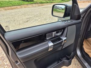 Pelēks Land Rover Discovery 2011 Utena, ar dzinēja tilpumu 2.99 L un nobraukumu 336 tūkst. km par 6990 €, foto 14 vietnē AUTOMOTO.COM.LV