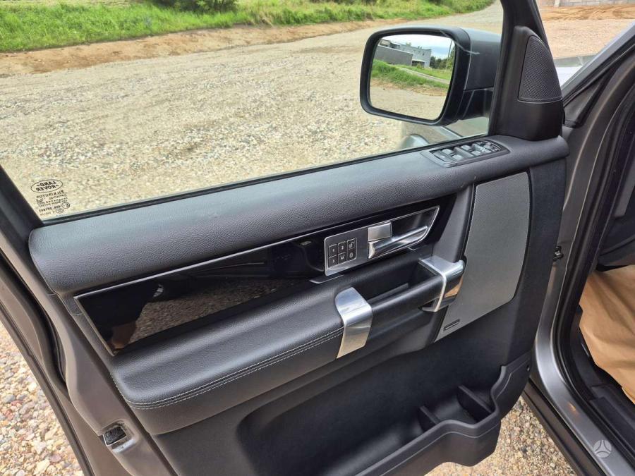 Pelēks Land Rover Discovery 2011 Utena, ar dzinēja tilpumu 2.99 L un nobraukumu 336 tūkst. km par 6990 €, foto 14 vietnē AUTOMOTO.COM.LV