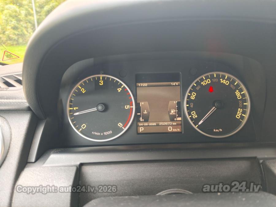 Pelēks Land Rover Discovery 2011 Kuresāre, ar dzinēja tilpumu 3.00 L un nobraukumu 252 tūkst. km par 8999 €, foto 14 vietnē AUTOMOTO.COM.LV