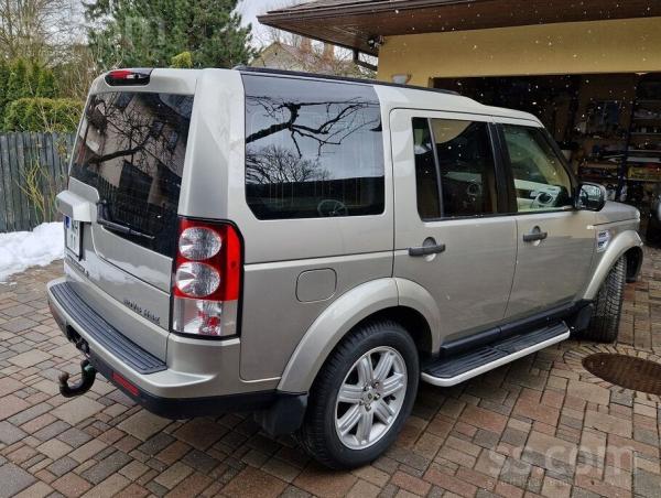 Grey Land Rover Discovery 2012 in Riga, with an engine capacity of 3.00 L and mileage of 301 thousand km for 14999 €, photo 3 on AUTOMOTO.COM.LV
