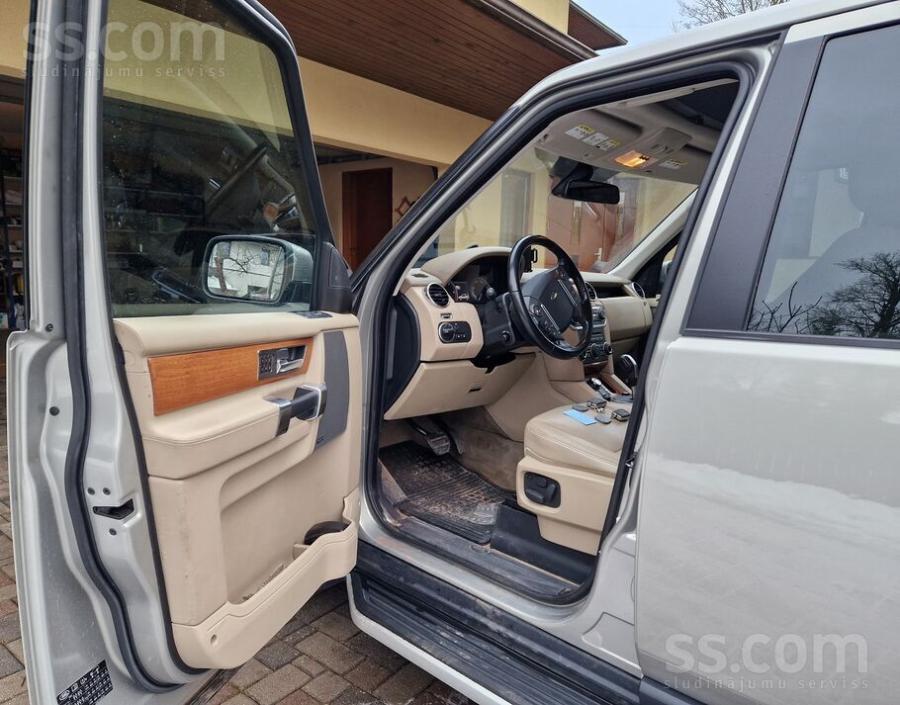 Pelēks Land Rover Discovery 2012 Rīga, ar dzinēja tilpumu 3.00 L un nobraukumu 301 tūkst. km par 14999 €, foto 5 vietnē AUTOMOTO.COM.LV