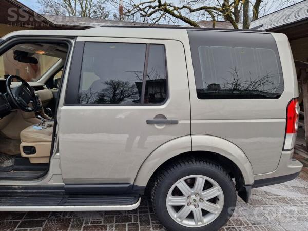 Grey Land Rover Discovery 2012 in Riga, with an engine capacity of 3.00 L and mileage of 301 thousand km for 14999 €, photo 5 on AUTOMOTO.COM.LV