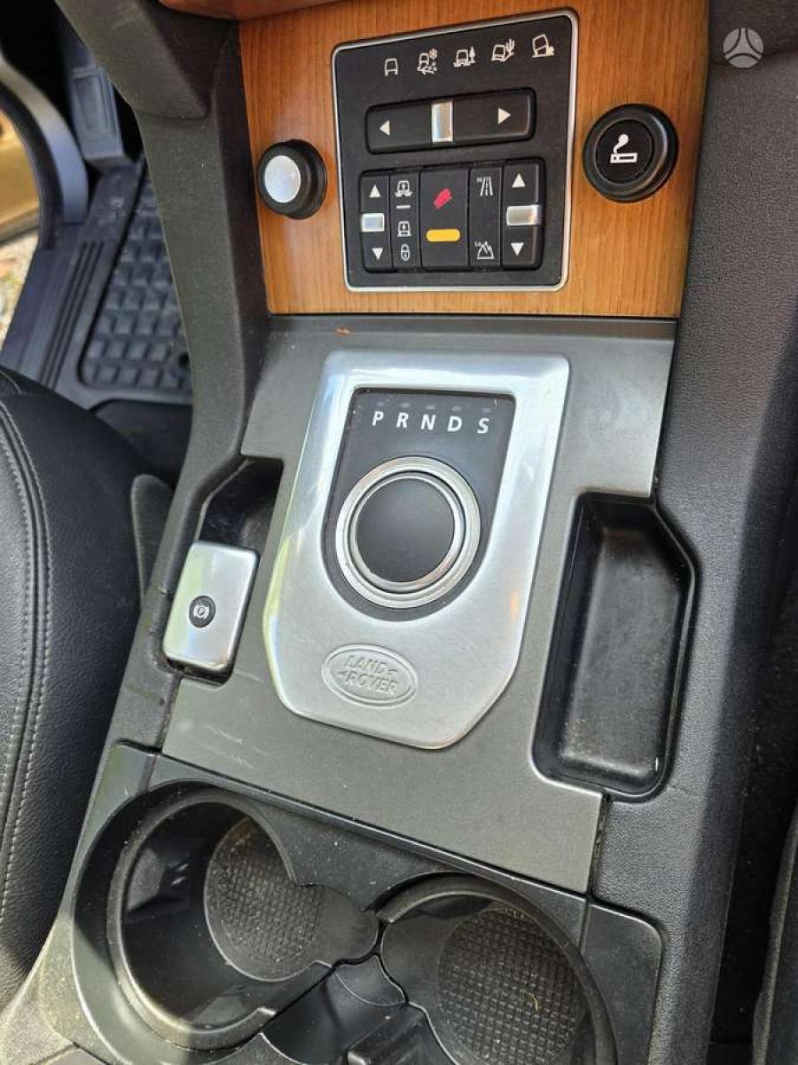 Pelēks Land Rover Discovery 2012 Kauņa, ar dzinēja tilpumu 2.99 L un nobraukumu 272 tūkst. km par 7200 €, foto 14 vietnē AUTOMOTO.COM.LV