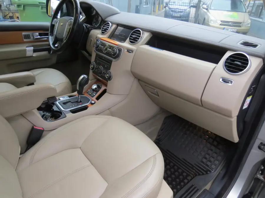 Grey Land Rover Discovery 2012 in Riga, with an engine capacity of 3.00 L and mileage of 190 thousand km for 9750 €, photo 10 on AUTOMOTO.COM.LV