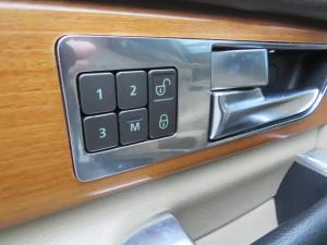 Grey Land Rover Discovery 2012 in Riga, with an engine capacity of 3.00 L and mileage of 190 thousand km for 9750 €, photo 14 on AUTOMOTO.COM.LV