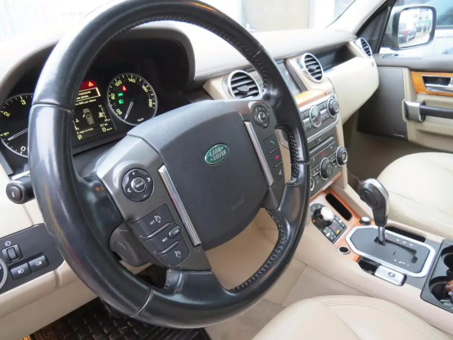Grey Land Rover Discovery 2012 in Riga, with an engine capacity of 3.00 L and mileage of 190 thousand km for 9750 €, photo 15 on AUTOMOTO.COM.LV