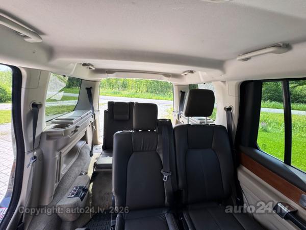Pelēks Land Rover Discovery 2013 Tallina, ar dzinēja tilpumu 3.00 L un nobraukumu 330 tūkst. km par 10500 €, foto 5 vietnē AUTOMOTO.COM.LV