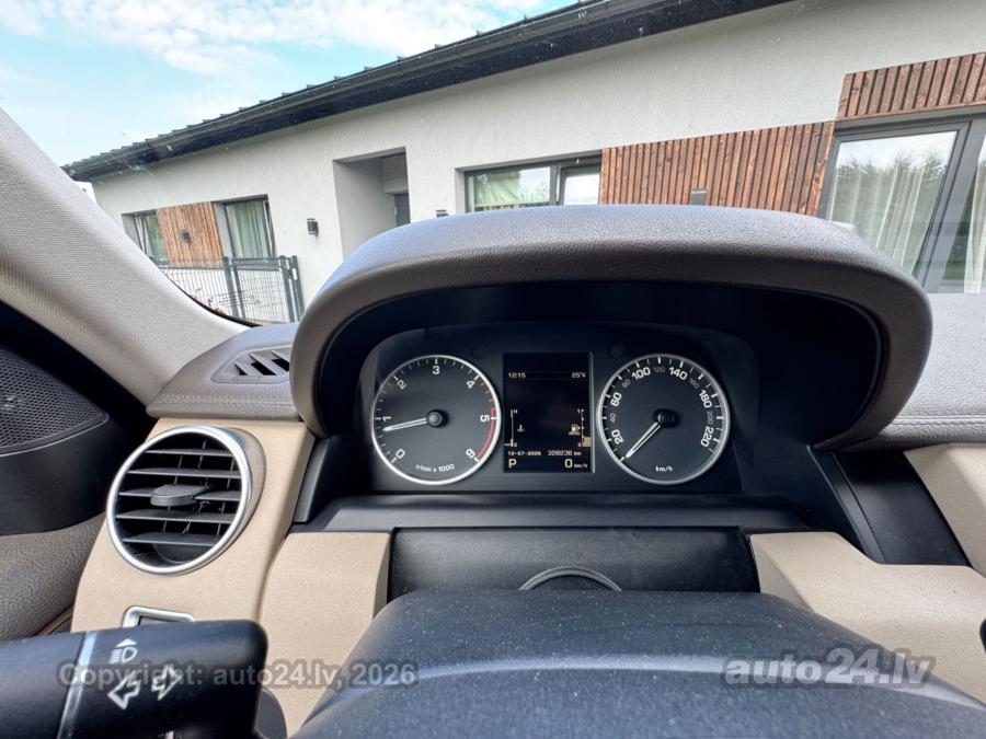Grey Land Rover Discovery 2013 in Tallinn, with an engine capacity of 3.00 L and mileage of 330 thousand km for 10500 €, photo 19 on AUTOMOTO.COM.LV