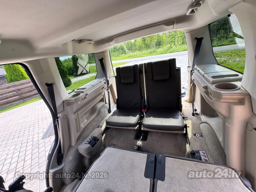 Grey Land Rover Discovery 2013 in Tallinn, with an engine capacity of 3.00 L and mileage of 330 thousand km for 10500 €, photo 25 on AUTOMOTO.COM.LV