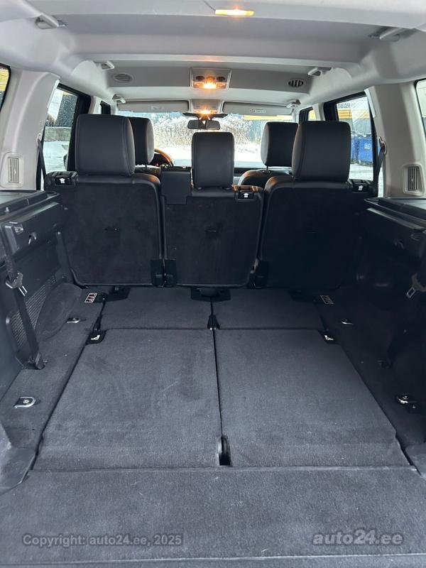 Grey Land Rover Discovery 2015 in Tartu, with an engine capacity of 3.00 L and mileage of 177 thousand km for 18000 €, photo 11 on AUTOMOTO.COM.LV