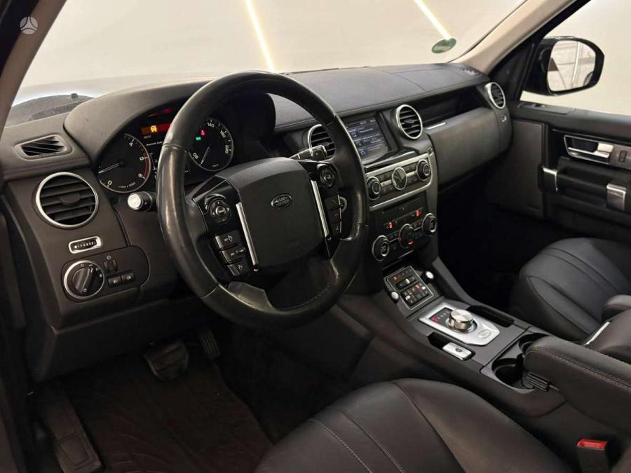 Grey Land Rover Discovery 2015 in Marijampole, with an engine capacity of 2.99 L and mileage of 214 thousand km for 14999 €, photo 3 on AUTOMOTO.COM.LV