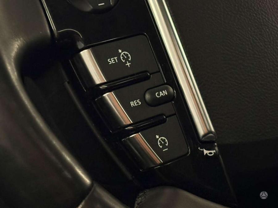 Grey Land Rover Discovery 2015 in Marijampole, with an engine capacity of 2.99 L and mileage of 214 thousand km for 14999 €, photo 14 on AUTOMOTO.COM.LV