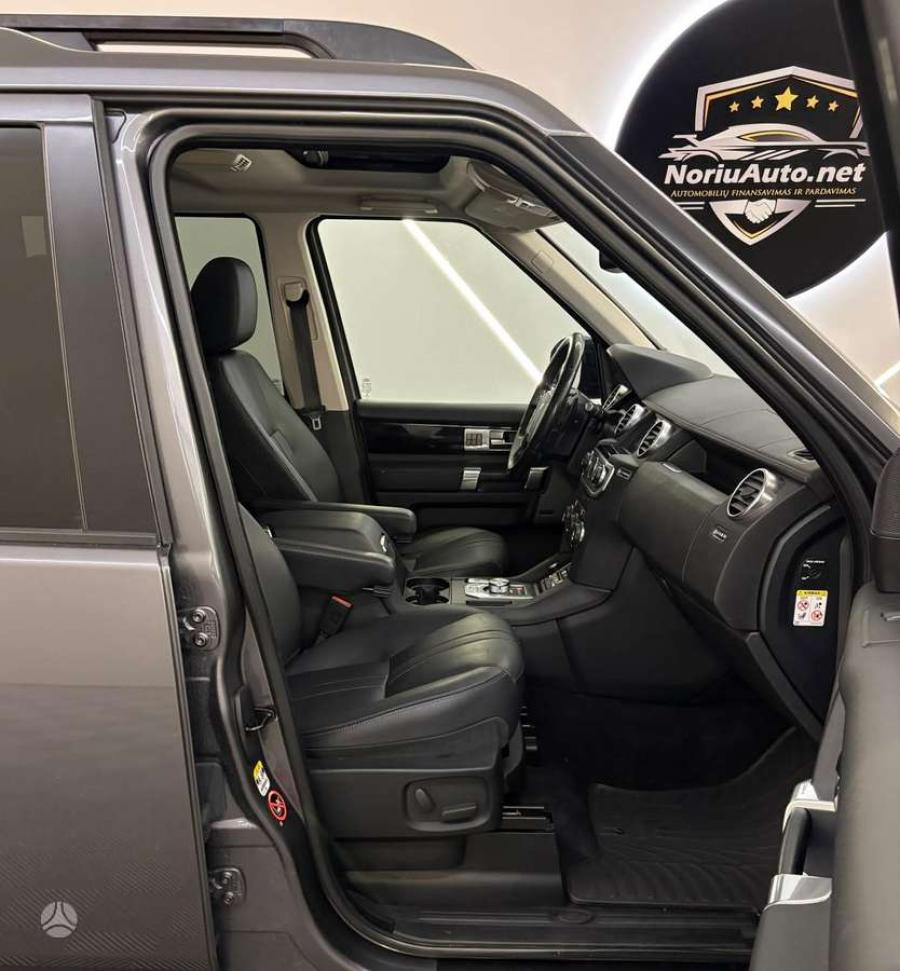 Grey Land Rover Discovery 2015 in Marijampole, with an engine capacity of 2.99 L and mileage of 214 thousand km for 14999 €, photo 16 on AUTOMOTO.COM.LV