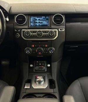Grey Land Rover Discovery 2015 in Marijampole, with an engine capacity of 2.99 L and mileage of 214 thousand km for 14999 €, photo 18 on AUTOMOTO.COM.LV