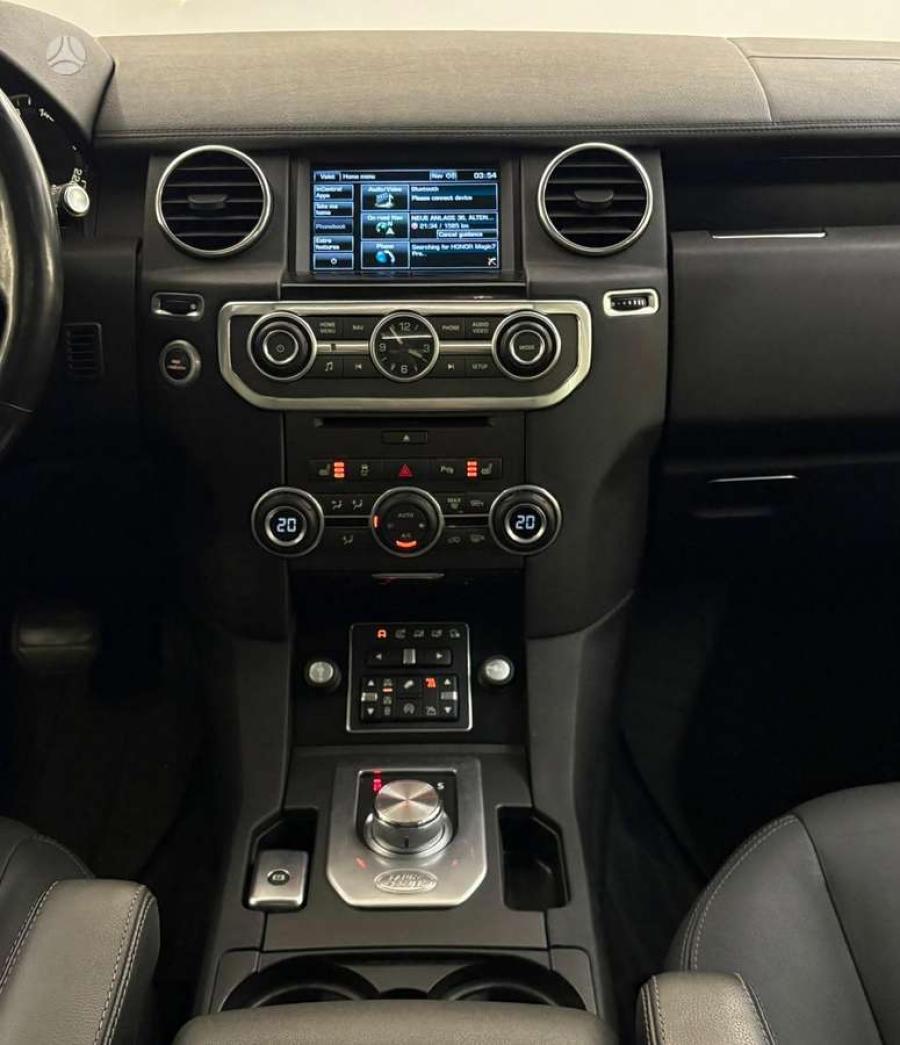 Grey Land Rover Discovery 2015 in Marijampole, with an engine capacity of 2.99 L and mileage of 214 thousand km for 14999 €, photo 18 on AUTOMOTO.COM.LV