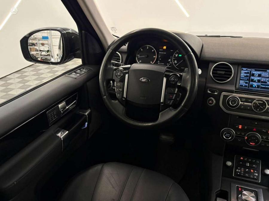Grey Land Rover Discovery 2015 in Marijampole, with an engine capacity of 2.99 L and mileage of 214 thousand km for 14999 €, photo 20 on AUTOMOTO.COM.LV