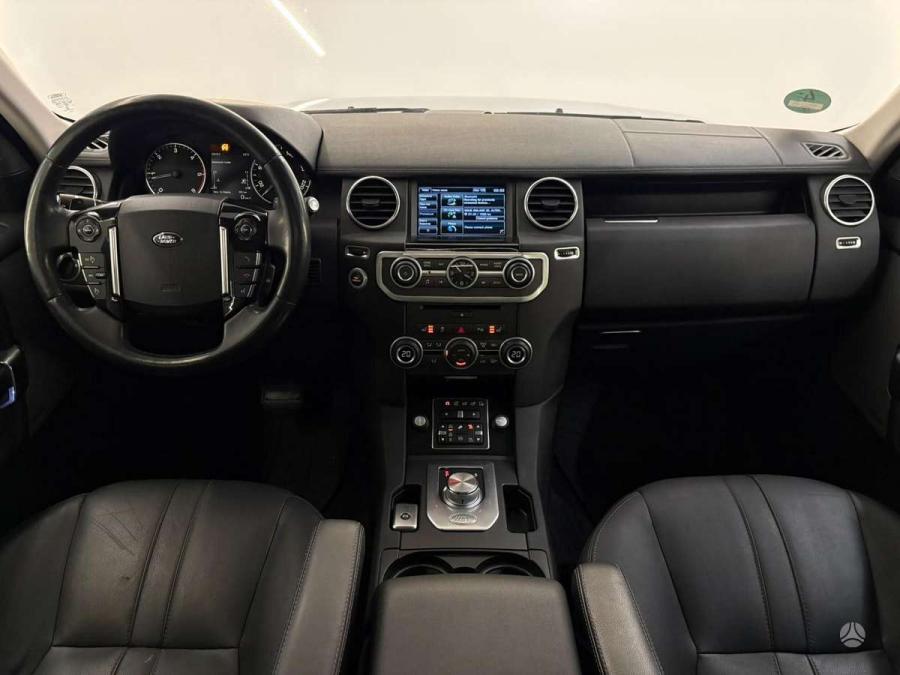Grey Land Rover Discovery 2015 in Marijampole, with an engine capacity of 2.99 L and mileage of 214 thousand km for 14999 €, photo 25 on AUTOMOTO.COM.LV