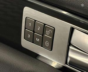 Grey Land Rover Discovery 2015 in Marijampole, with an engine capacity of 2.99 L and mileage of 214 thousand km for 14999 €, photo 27 on AUTOMOTO.COM.LV