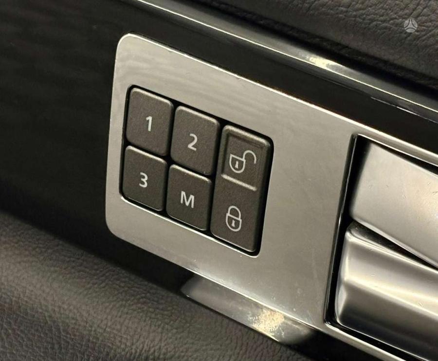 Grey Land Rover Discovery 2015 in Marijampole, with an engine capacity of 2.99 L and mileage of 214 thousand km for 14999 €, photo 27 on AUTOMOTO.COM.LV