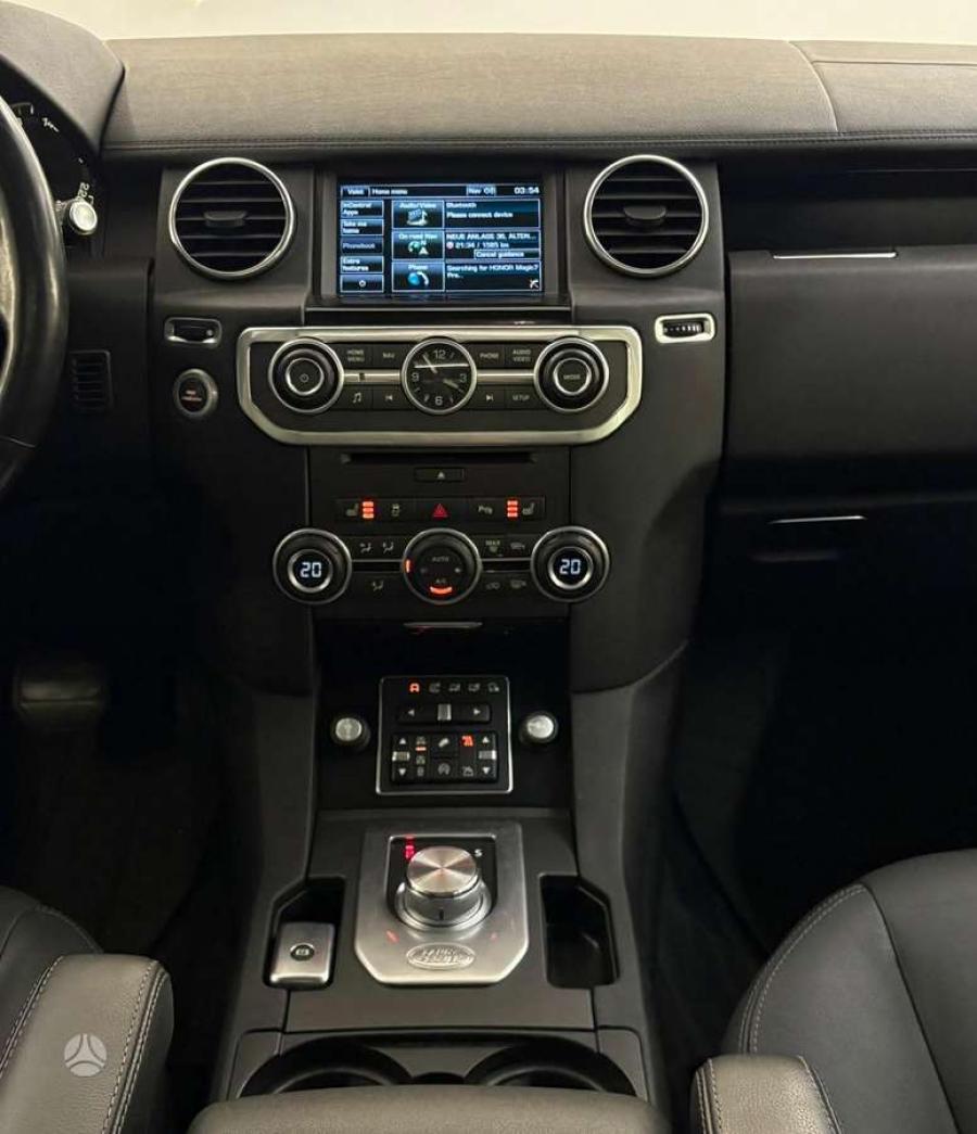 Grey Land Rover Discovery 2015 in Marijampole, with an engine capacity of 2.99 L and mileage of 214 thousand km for 14700 €, photo 23 on AUTOMOTO.COM.LV