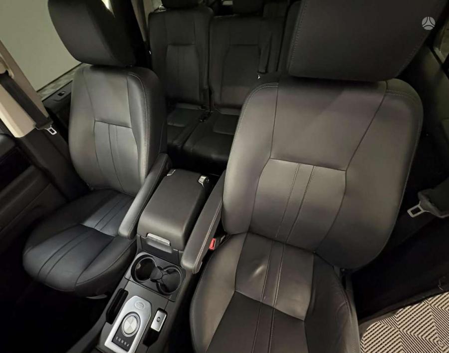 Grey Land Rover Discovery 2015 in Marijampole, with an engine capacity of 2.99 L and mileage of 214 thousand km for 14700 €, photo 24 on AUTOMOTO.COM.LV