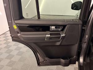 Grey Land Rover Discovery 2015 in Marijampole, with an engine capacity of 2.99 L and mileage of 214 thousand km for 14700 €, photo 26 on AUTOMOTO.COM.LV