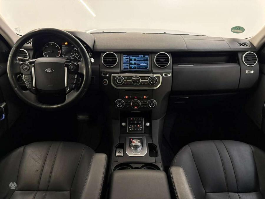 Grey Land Rover Discovery 2015 in Marijampole, with an engine capacity of 2.99 L and mileage of 214 thousand km for 14700 €, photo 28 on AUTOMOTO.COM.LV