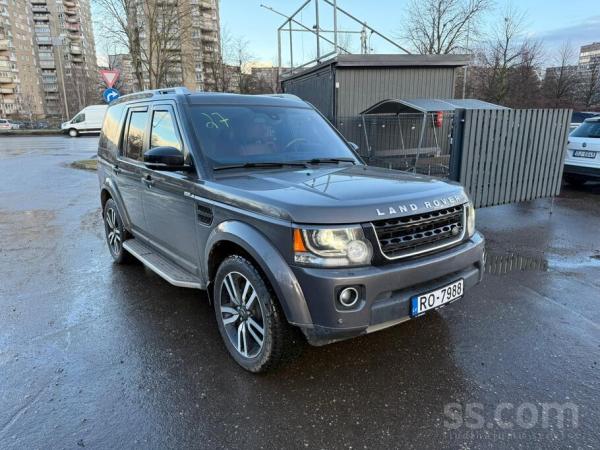 Grey Land Rover Discovery 2016 in Riga, with an engine capacity of 3.00 L and mileage of 129 thousand km for 22490 €, photo 2 on AUTOMOTO.COM.LV