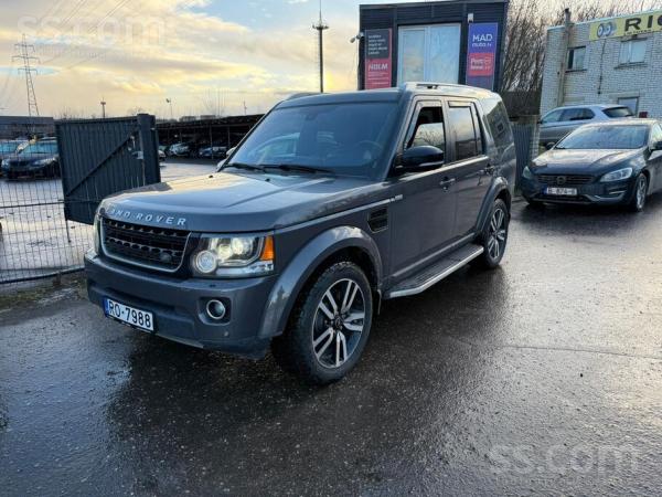 Grey Land Rover Discovery 2016 in Riga, with an engine capacity of 3.00 L and mileage of 129 thousand km for 22490 €, photo 3 on AUTOMOTO.COM.LV