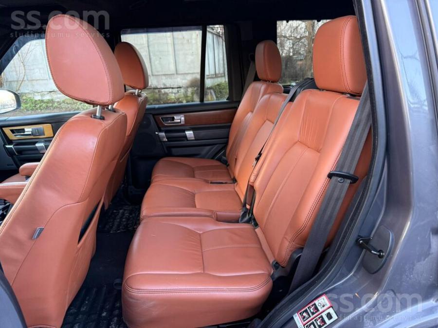 Pelēks Land Rover Discovery 2016 Rīga, ar dzinēja tilpumu 3.00 L un nobraukumu 129 tūkst. km par 22490 €, foto 13 vietnē AUTOMOTO.COM.LV