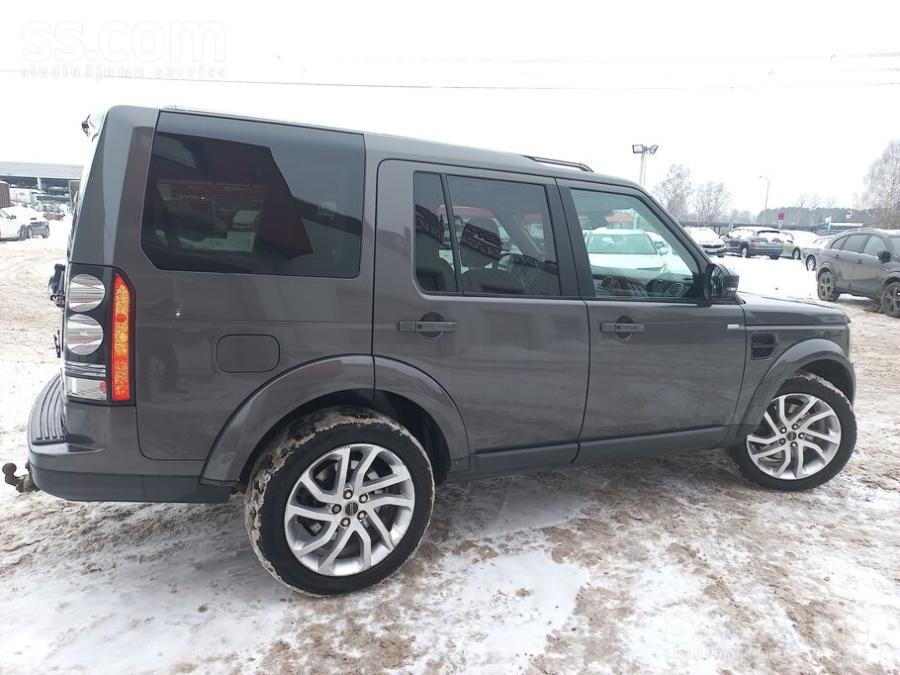 Grey Land Rover Discovery 2016 in Riga, with an engine capacity of 3.00 L and mileage of 167 thousand km for 16900 €, photo 4 on AUTOMOTO.COM.LV