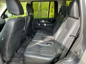 Grey Land Rover Discovery 2016 in Parnu, with an engine capacity of 3.00 L and mileage of 178 thousand km for 30500 €, photo 8 on AUTOMOTO.COM.LV