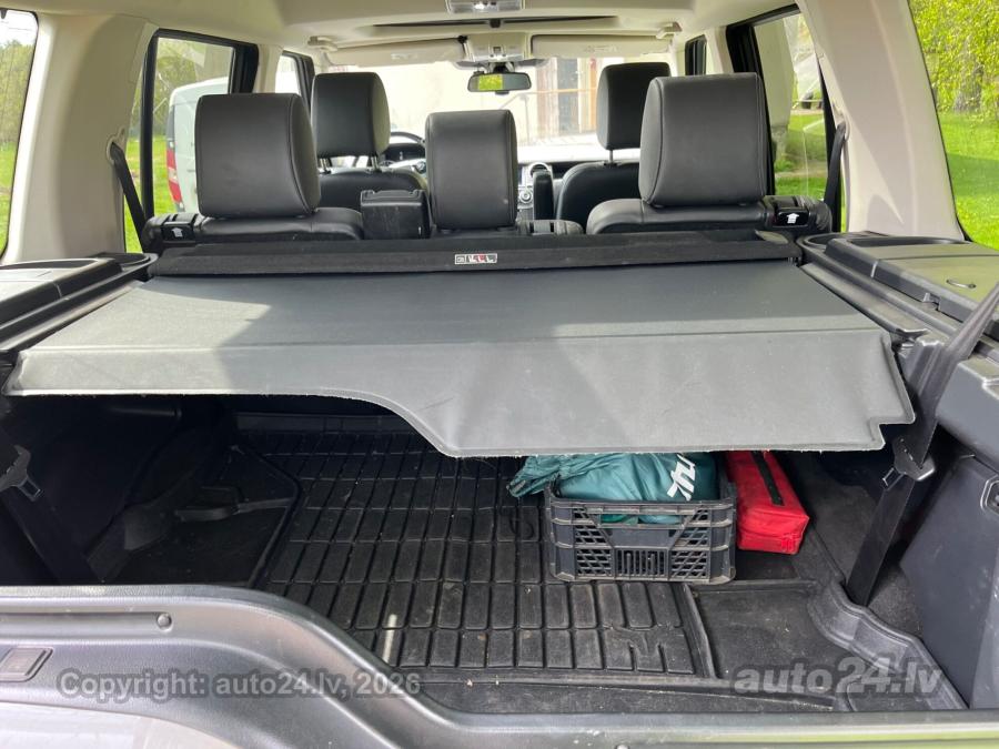 Grey Land Rover Discovery 2016 in Parnu, with an engine capacity of 3.00 L and mileage of 178 thousand km for 30500 €, photo 9 on AUTOMOTO.COM.LV