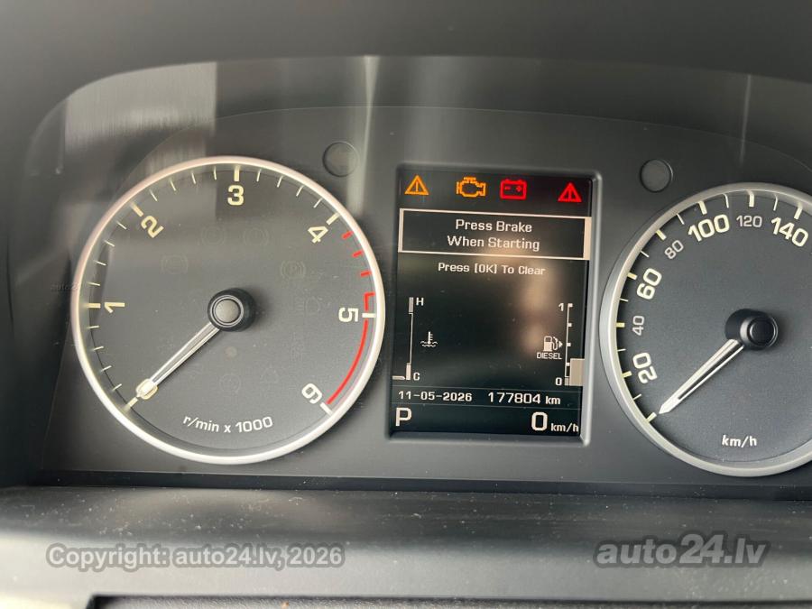 Grey Land Rover Discovery 2016 in Parnu, with an engine capacity of 3.00 L and mileage of 178 thousand km for 30500 €, photo 10 on AUTOMOTO.COM.LV