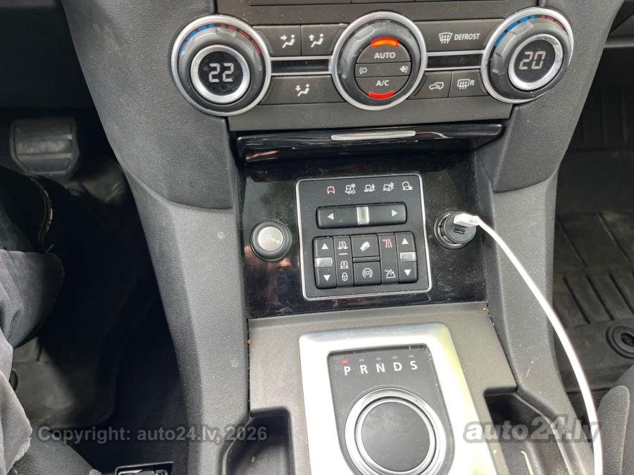 Grey Land Rover Discovery 2016 in Parnu, with an engine capacity of 3.00 L and mileage of 178 thousand km for 30500 €, photo 11 on AUTOMOTO.COM.LV