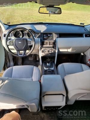 Grey Land Rover Discovery 2016 in Riga, with an engine capacity of 2.00 L and mileage of 192 thousand km for 12000 €, photo 4 on AUTOMOTO.COM.LV