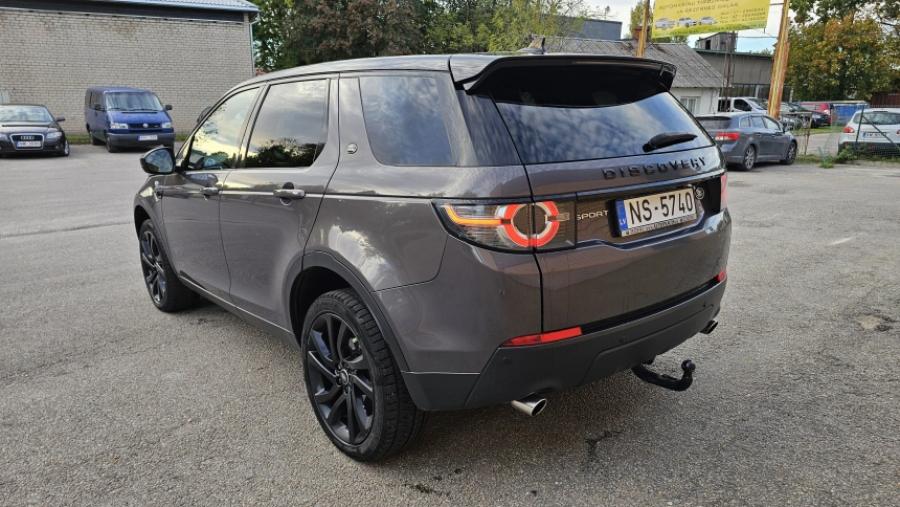 Grey Land Rover Discovery 2016 in Riga, with an engine capacity of 2.00 L and mileage of 292 thousand km for 12550 €, photo 8 on AUTOMOTO.COM.LV