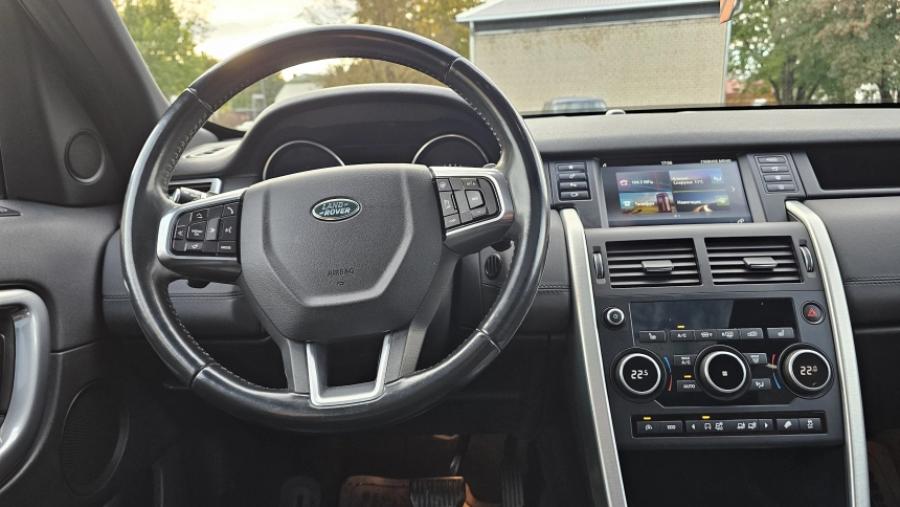 Grey Land Rover Discovery 2016 in Riga, with an engine capacity of 2.00 L and mileage of 292 thousand km for 12550 €, photo 15 on AUTOMOTO.COM.LV