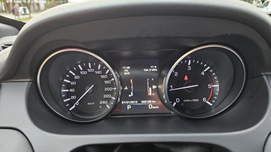 Grey Land Rover Discovery 2016 in Riga, with an engine capacity of 2.00 L and mileage of 292 thousand km for 12550 €, photo 25 on AUTOMOTO.COM.LV