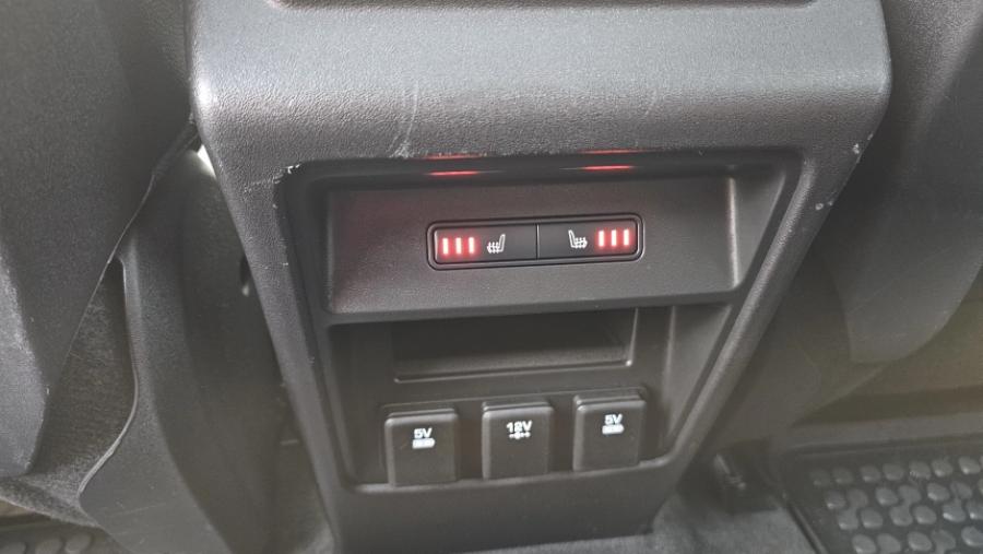 Grey Land Rover Discovery 2016 in Riga, with an engine capacity of 2.00 L and mileage of 292 thousand km for 12550 €, photo 28 on AUTOMOTO.COM.LV