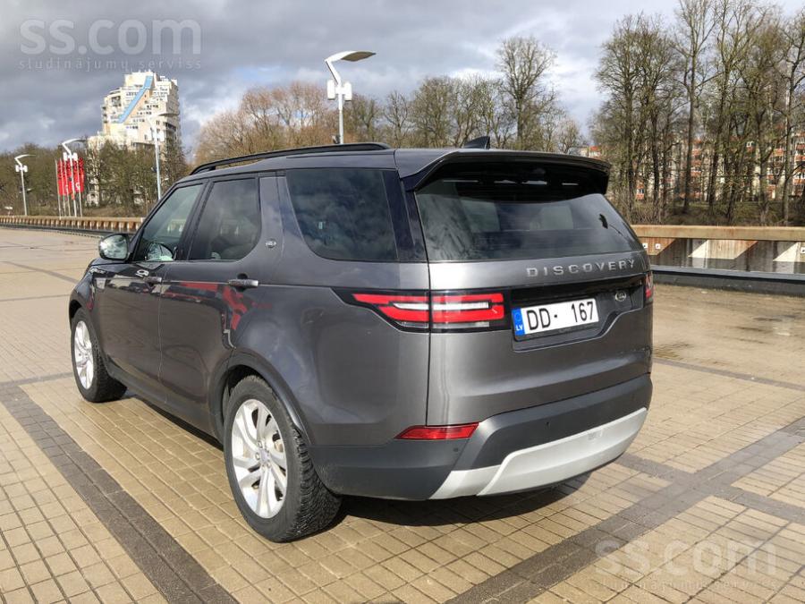 Grey Land Rover Discovery 2017 in Riga, with an engine capacity of 2.00 L and mileage of 155 thousand km for 19800 €, photo 5 on AUTOMOTO.COM.LV