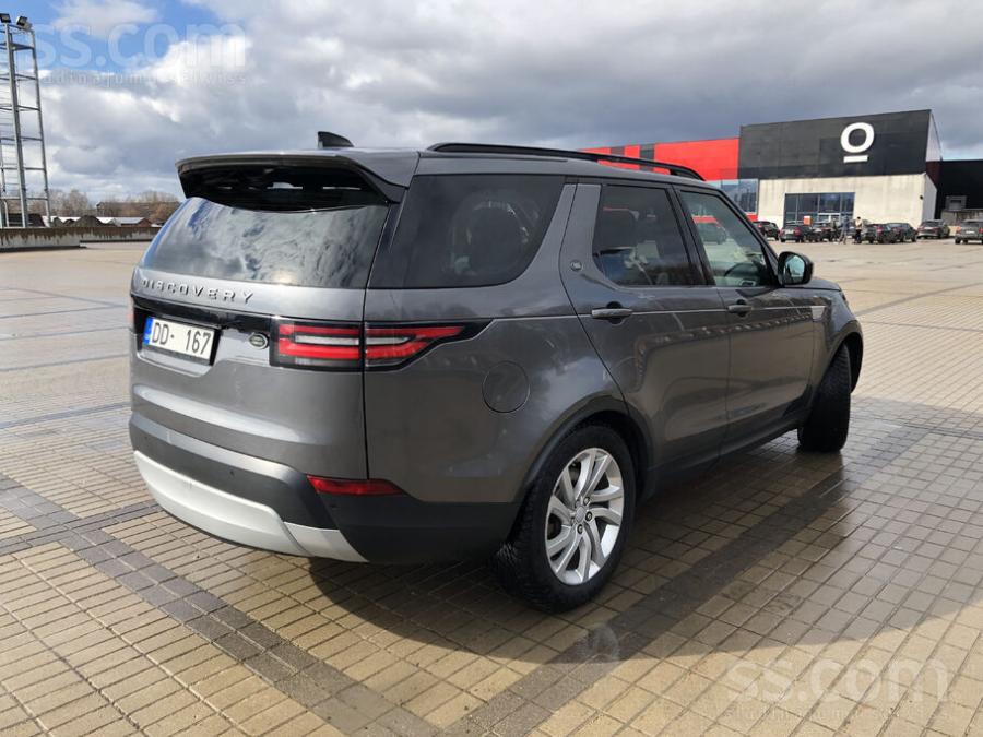 Grey Land Rover Discovery 2017 in Riga, with an engine capacity of 2.00 L and mileage of 155 thousand km for 19800 €, photo 6 on AUTOMOTO.COM.LV