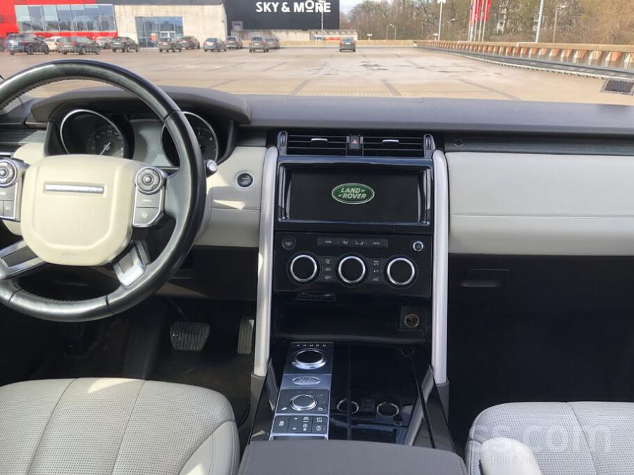 Grey Land Rover Discovery 2017 in Riga, with an engine capacity of 2.00 L and mileage of 155 thousand km for 19800 €, photo 24 on AUTOMOTO.COM.LV