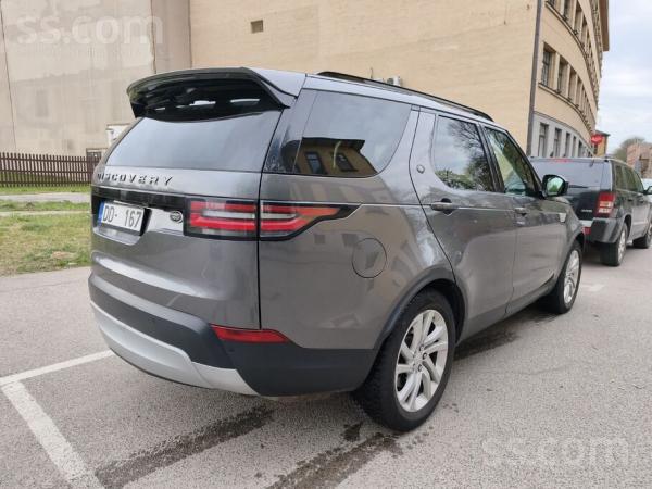 Grey Land Rover Discovery 2017 in Riga, with an engine capacity of 2.00 L and mileage of 156 thousand km for 18900 €, photo 4 on AUTOMOTO.COM.LV