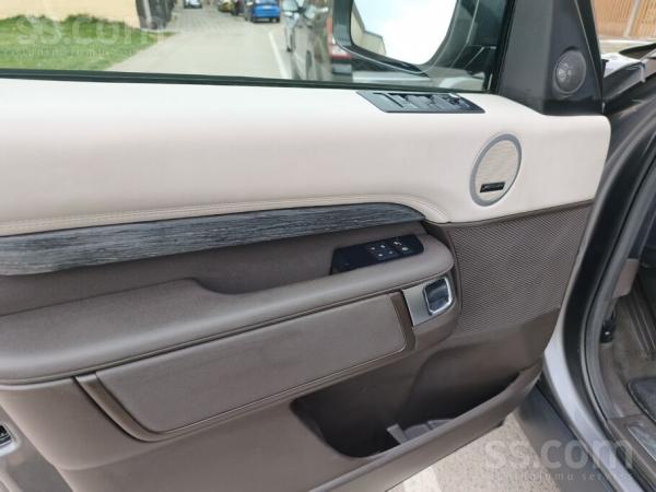 Grey Land Rover Discovery 2017 in Riga, with an engine capacity of 2.00 L and mileage of 156 thousand km for 18900 €, photo 8 on AUTOMOTO.COM.LV